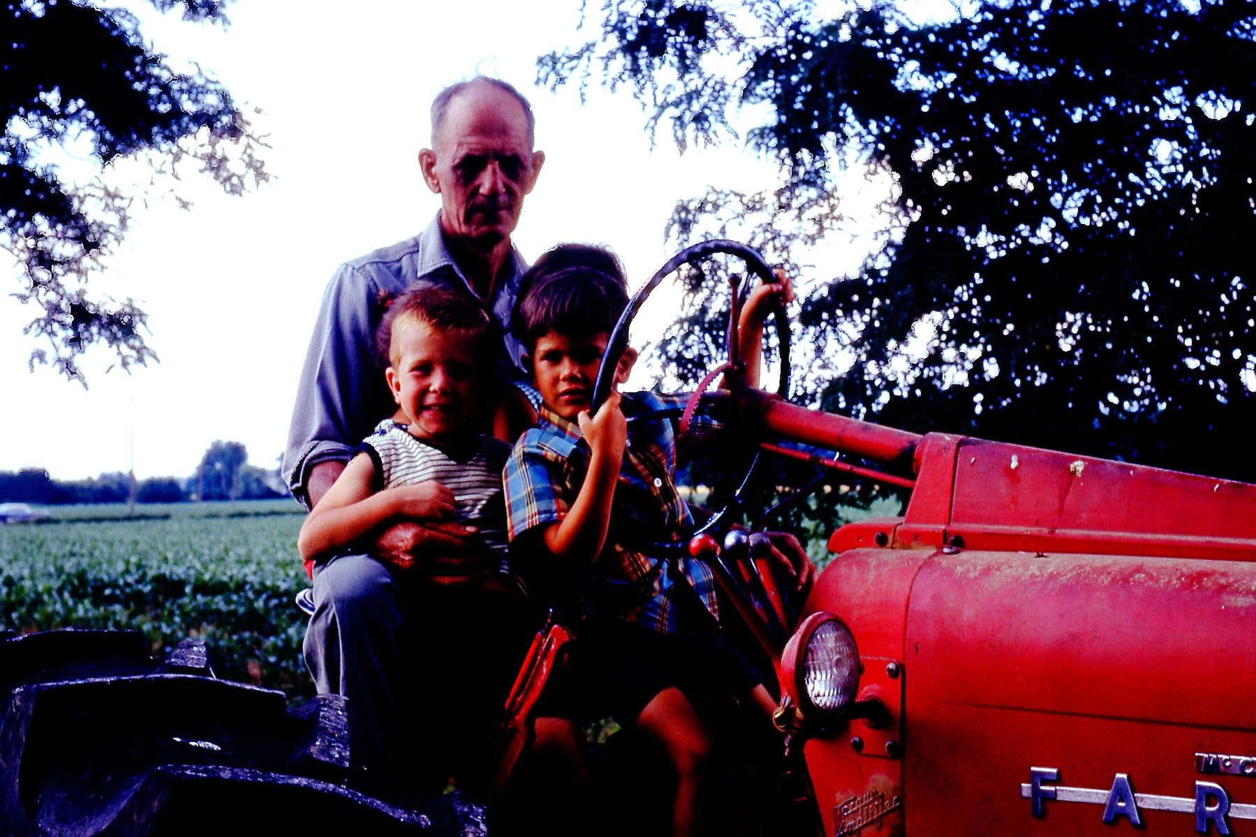 Ohio, July 4 – 1967 / Hemlock 1967 – lindarossman.com